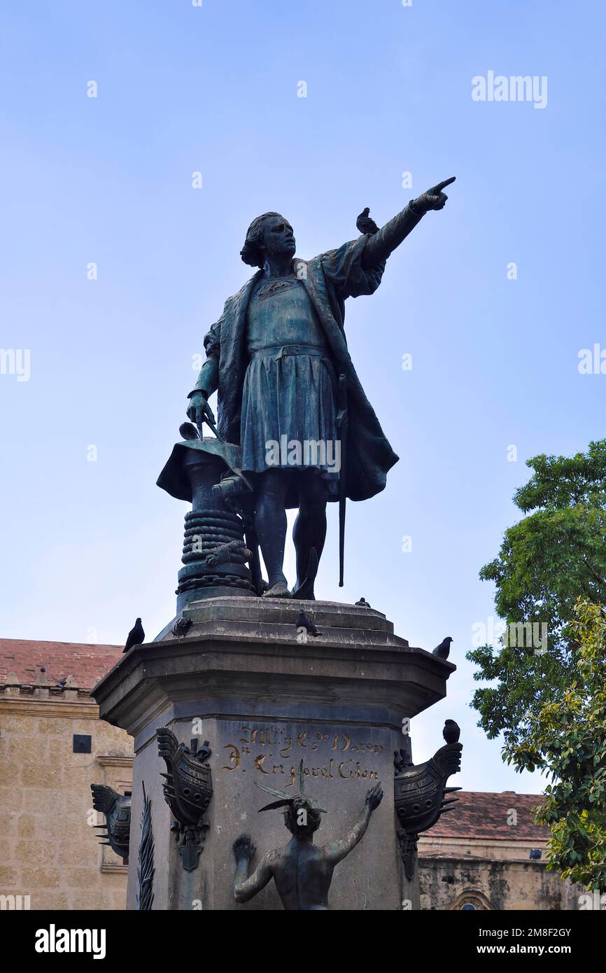 Plaza Colon with Columbus Monument, Santo Domingo, Dominican Republic ...