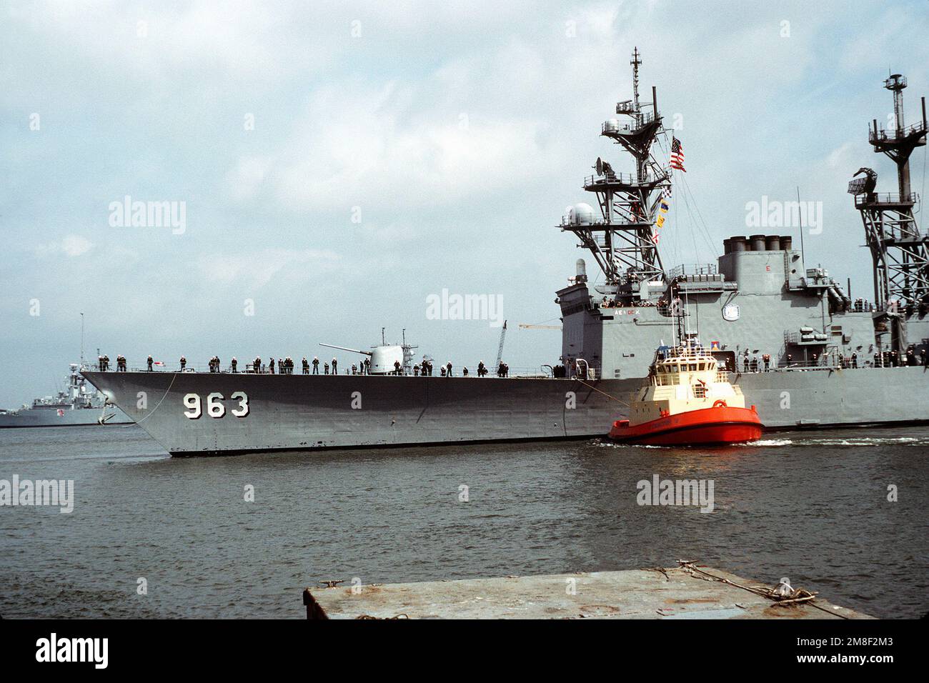 A commercial harbor tug pulls the destroyer USS SPRUANCE (DD-963 ...