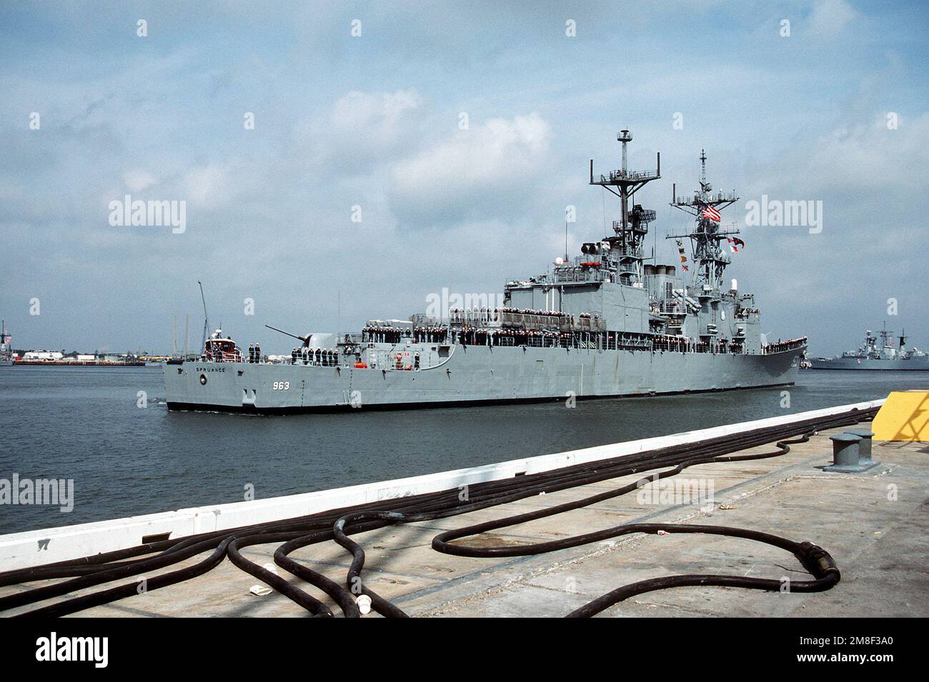 Uss spruance dd 963 hi-res stock photography and images - Alamy