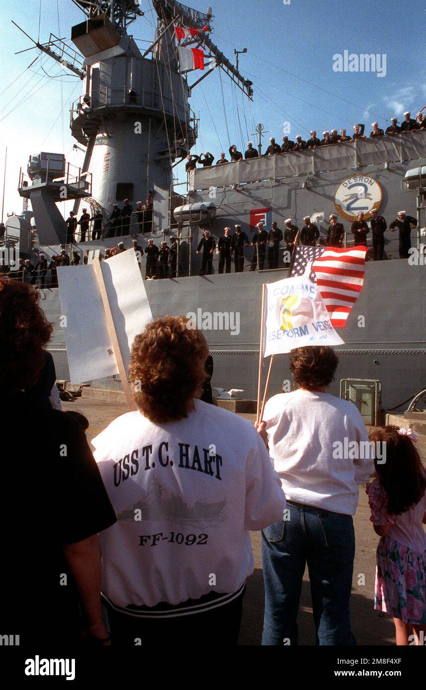 Crew members line the rails aboard the frigate USS THOMAS C. HART (FF ...