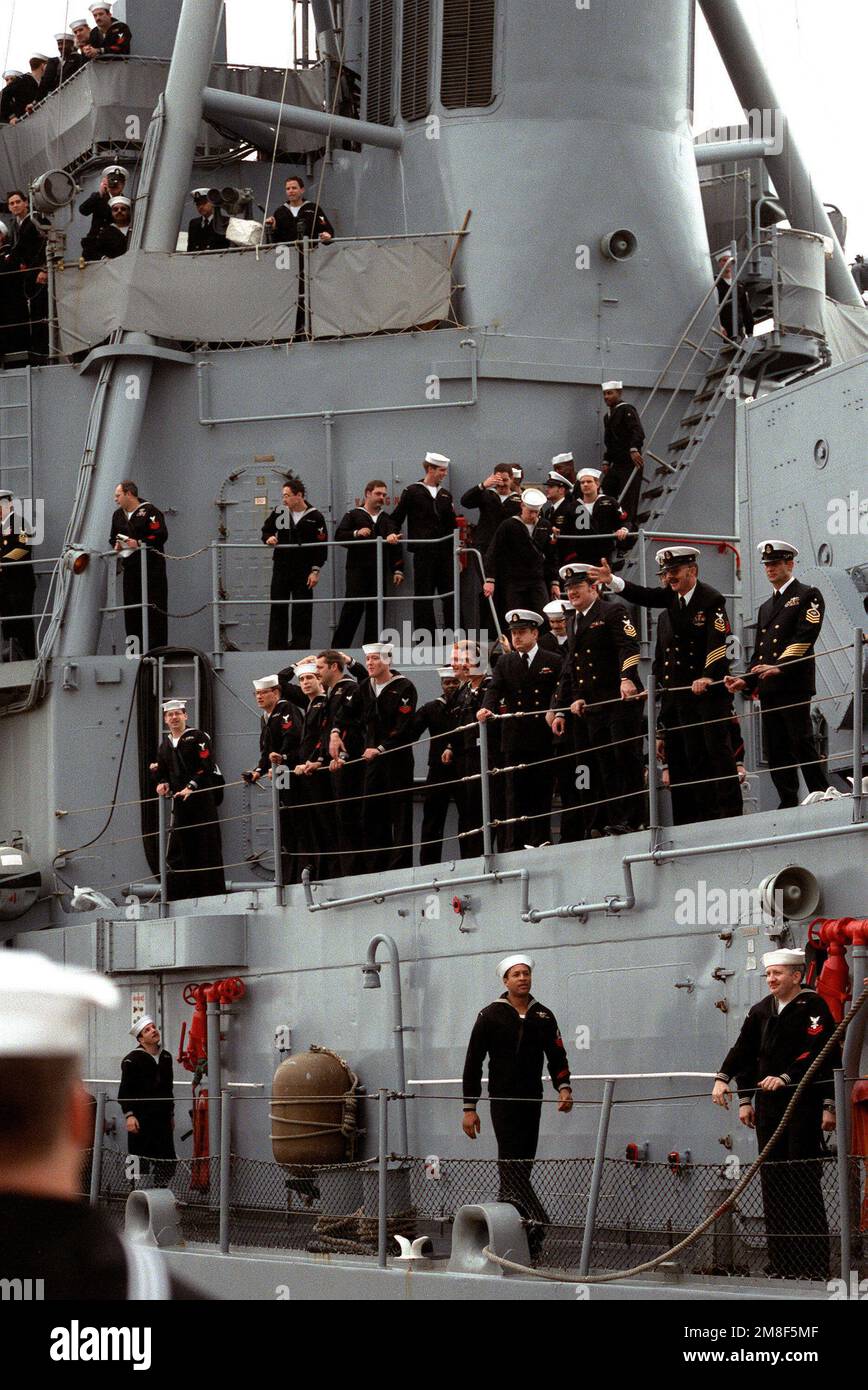 Uss sampson naval ship hi-res stock photography and images - Alamy