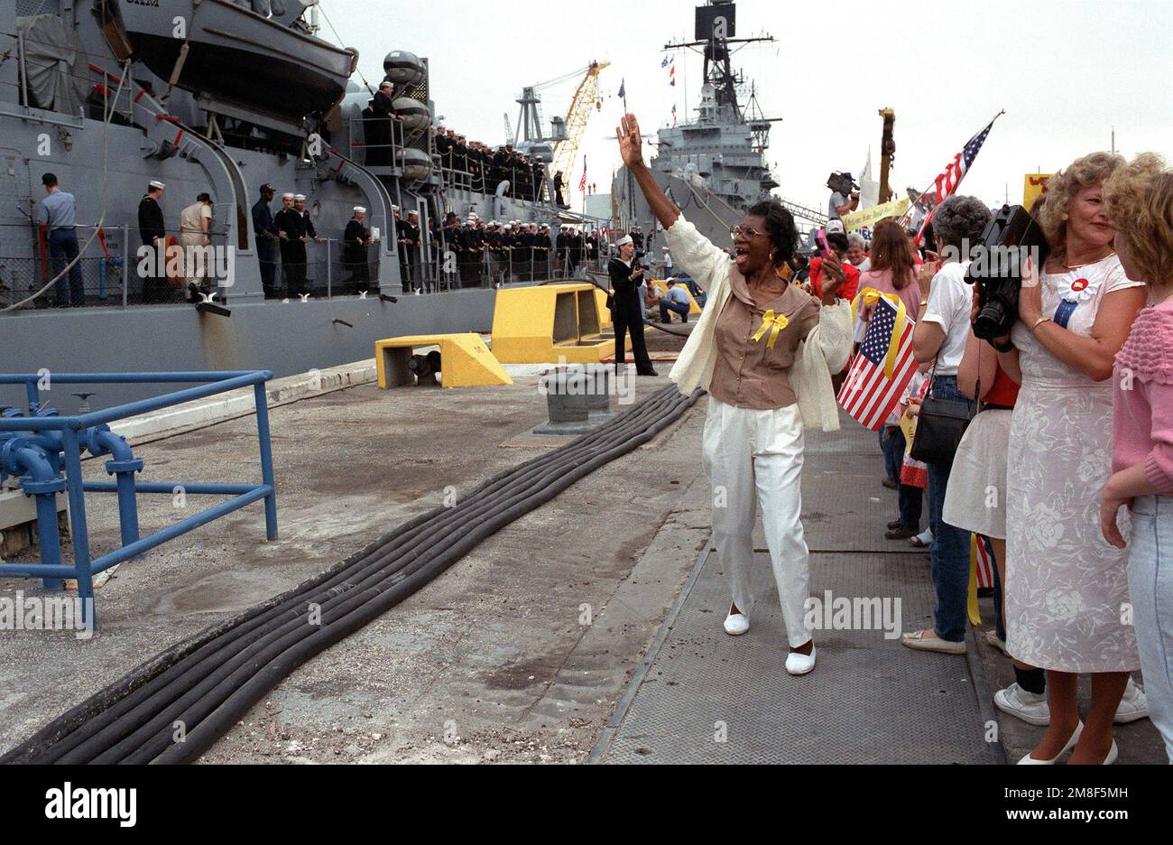 Uss sampson naval ship hi-res stock photography and images - Alamy