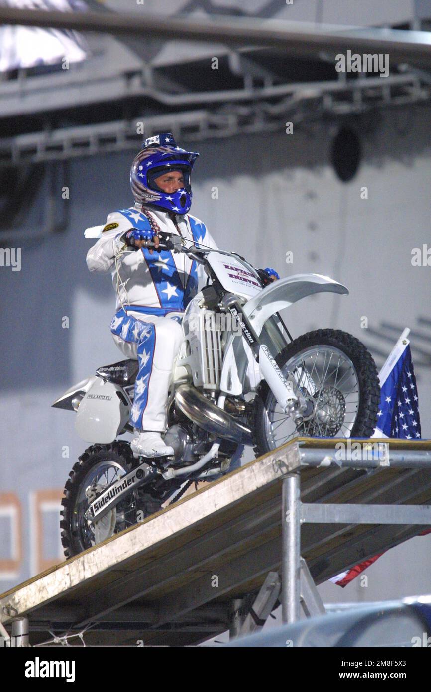 Motorcycle daredevil "Kaptain" Robbie Knievel jumps six vintage ...