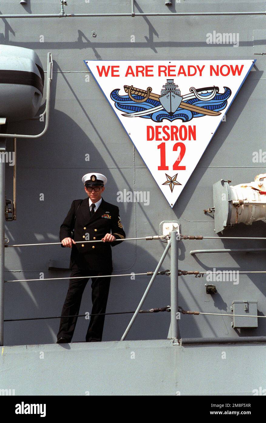 Uss sampson naval ship hi-res stock photography and images - Alamy