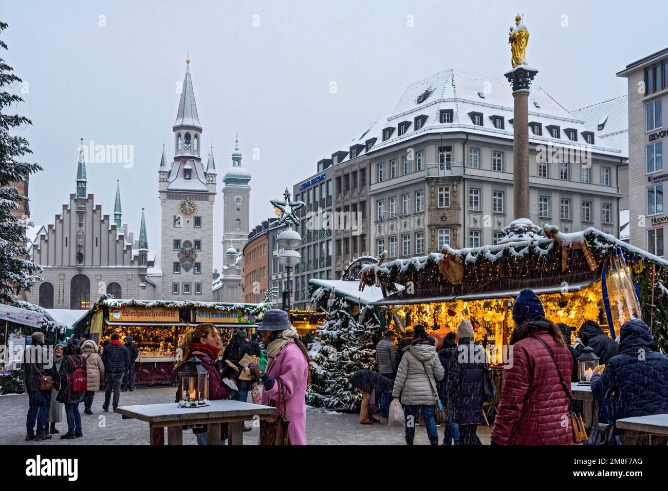 Christmas market stalls, Christkindlmarkt, Old Town Hall, Town Hall ...
