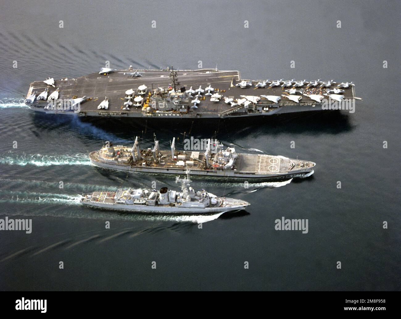 A overhead view of the oiler USNS PASSUMPSIC (T-AO-107) conducting an ...
