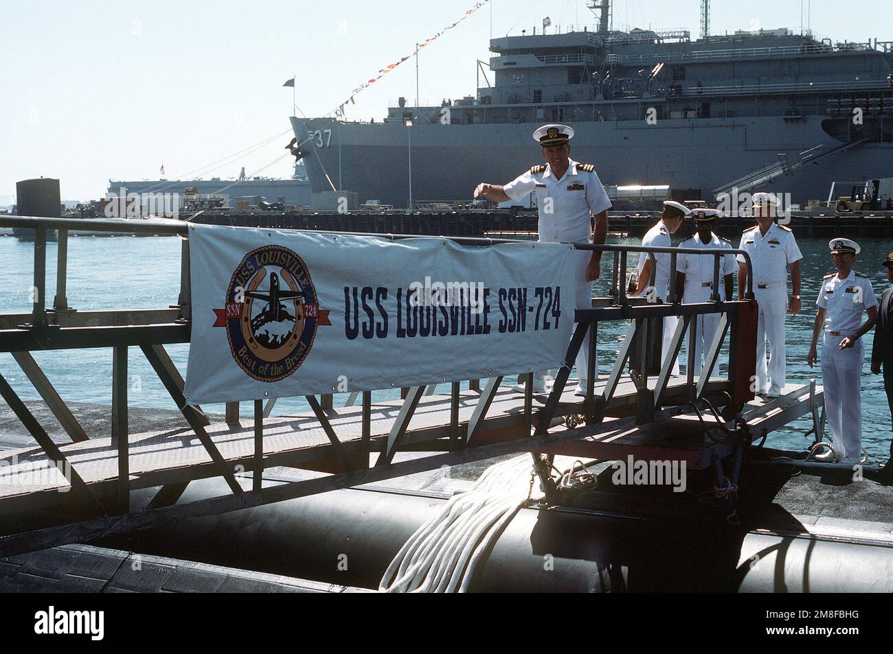 Tender Uss Dixon As 37 Attack