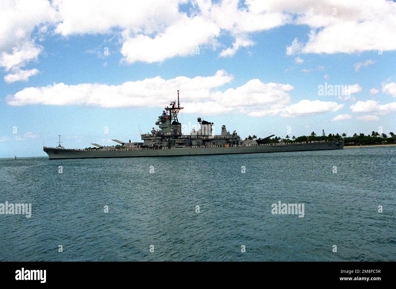 Crew members man the rails aboard the battleship USS MISSOURI (BB-63 ...