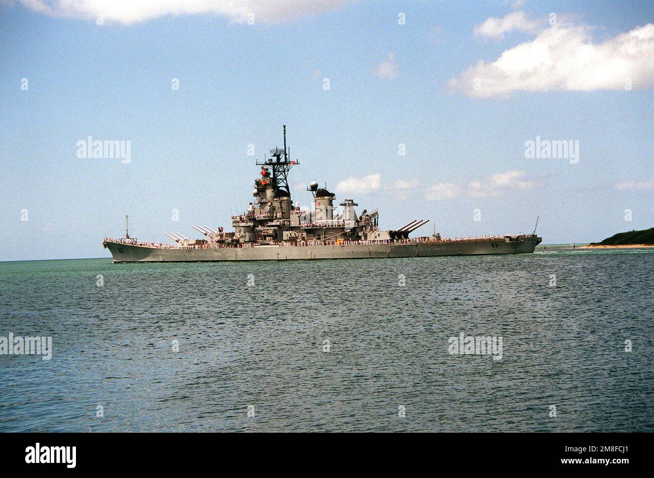 Crew members man the rails aboard the battleship USS MISSOURI (BB-63 ...