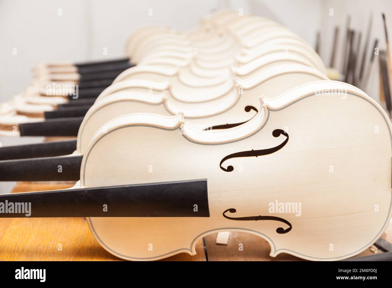 Violin production hi-res stock photography and images - Alamy
