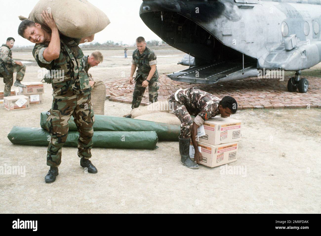 Members of the 5th Marine Expeditionary Brigade and Bangladesh soldiers ...