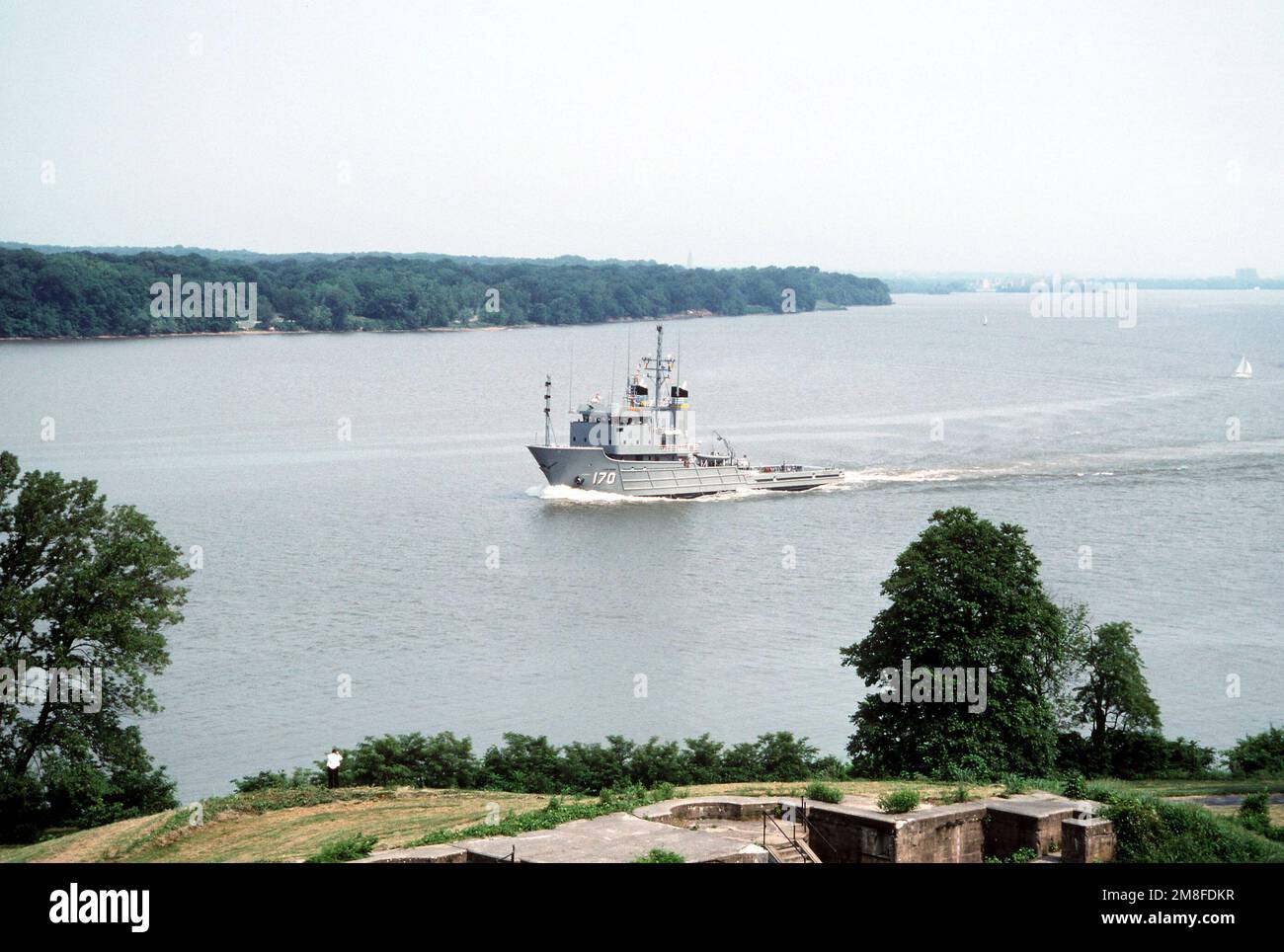 The Military Sealift Command fleet tug USNS MOHAWK (T-ATF-170) passes ...