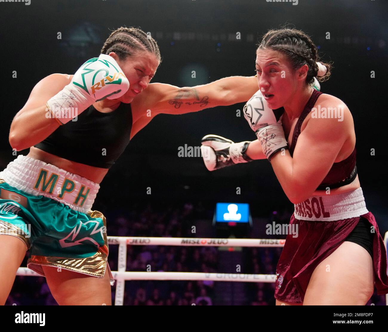 Wba world middleweight championship hi-res stock photography and images ...