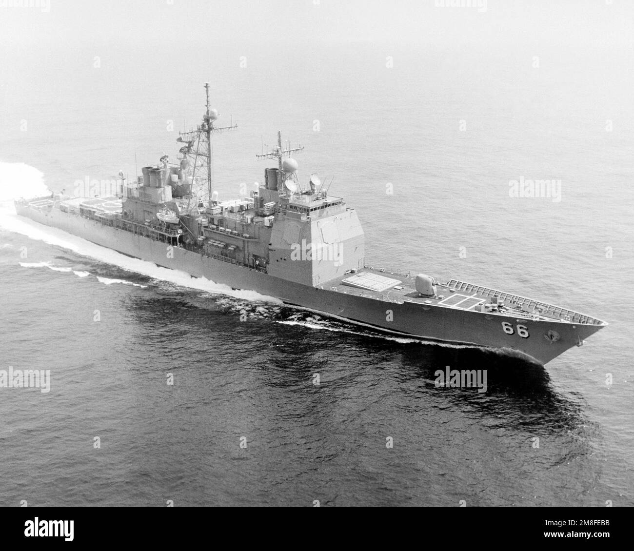 A starboard bow view of the guided missile cruiser USS HUE CITY (CG 66 ...