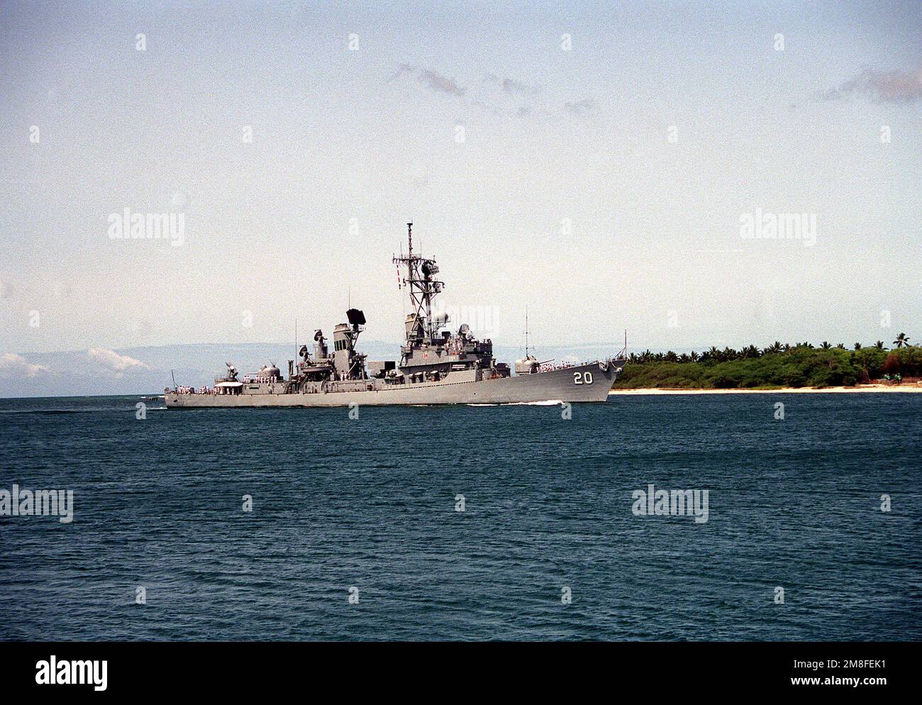 The guided missile destroyer USS GOLDSBOROUGH (DDG-20) enters the ...