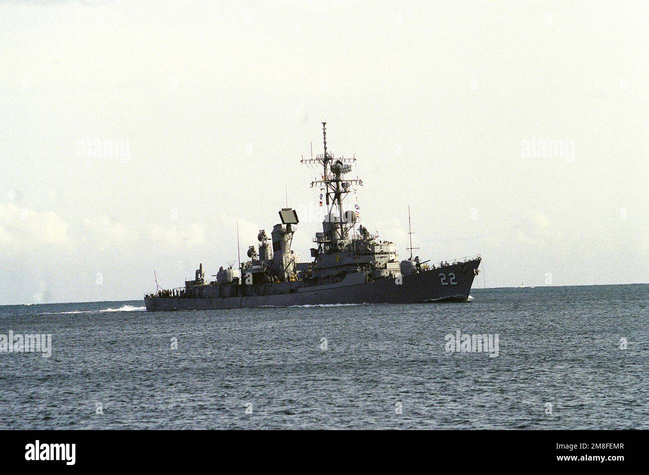 The guided missile destroyer USS BENJAMIN STODDERT (DDG-22) approaches ...