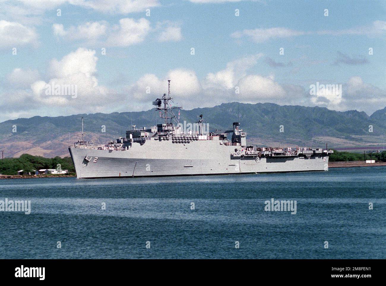 A port bow view of the amphibious transport dock USS VANCOUVER (LPD 2 ...