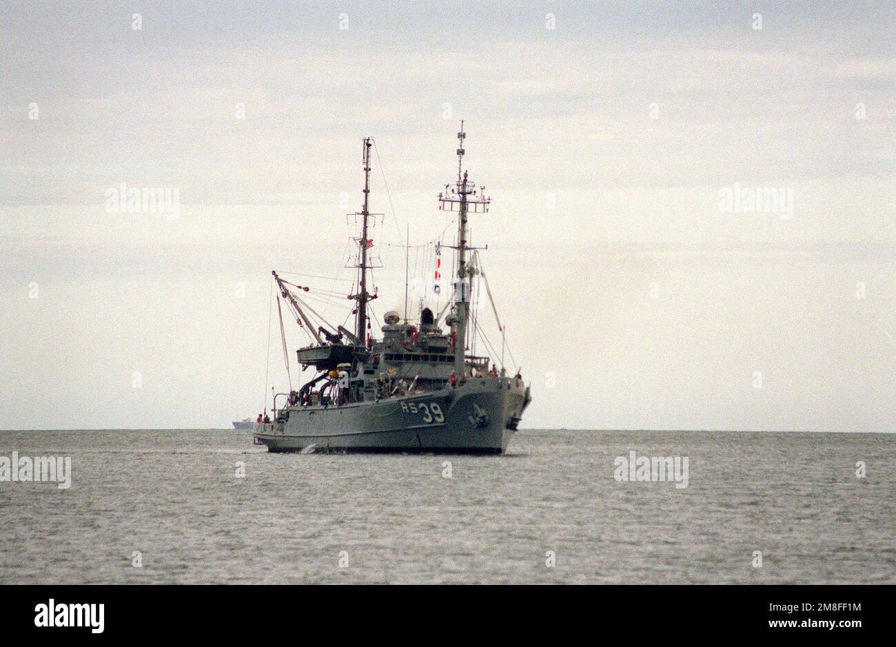 The salvage ship USS CONSERVER (ARS-39) approaches the entrance to the ...