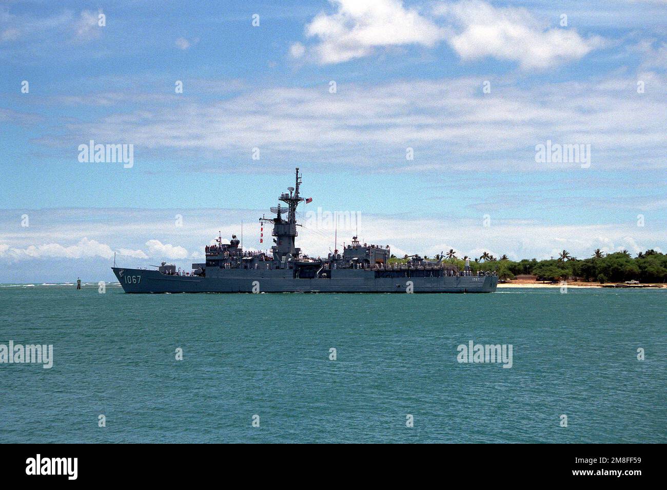 A port beam view of the frigate USS FRANCIS HAMMOND (FF-1067) departing ...
