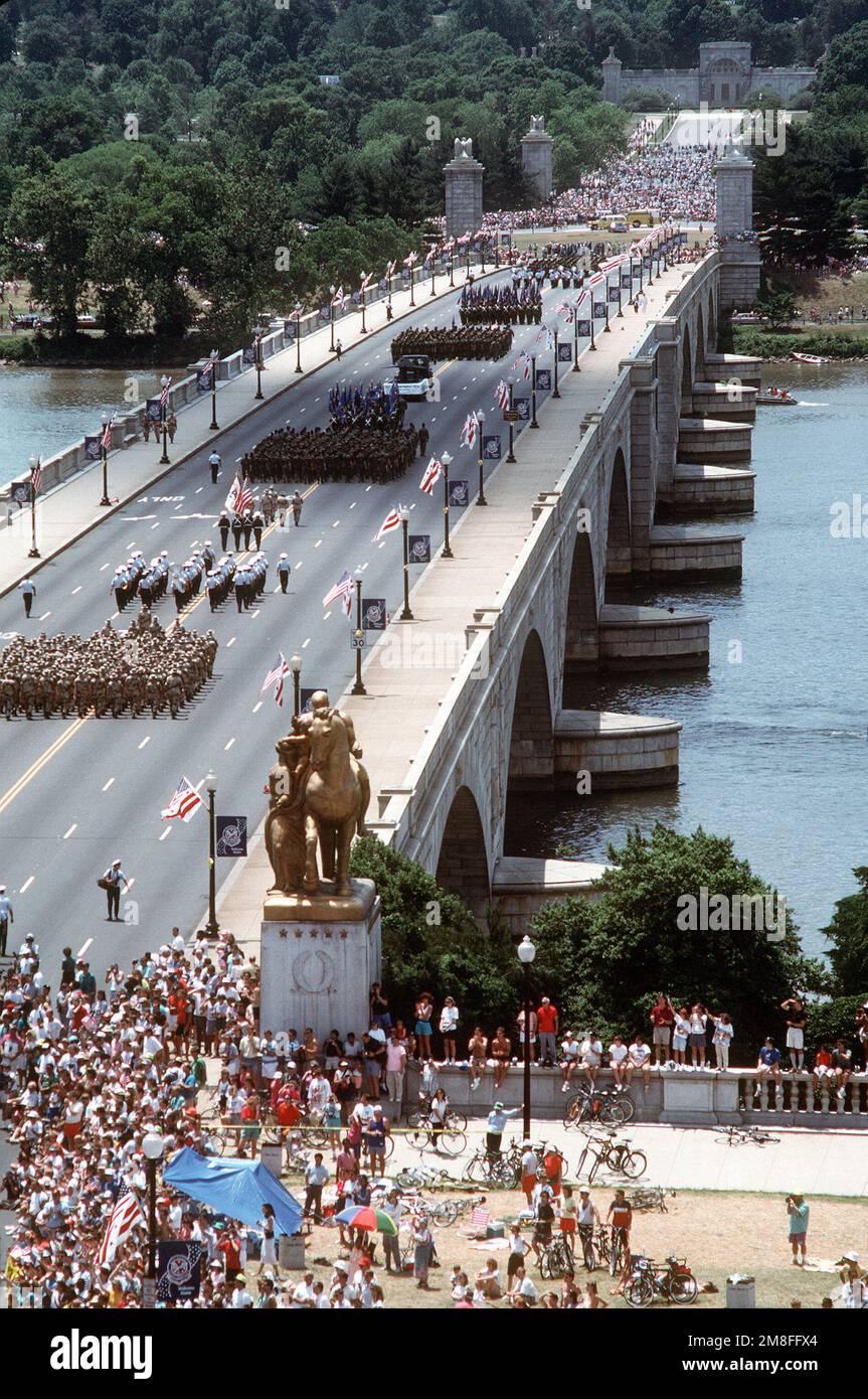 Desert storm victory parade hi-res stock photography and images - Alamy