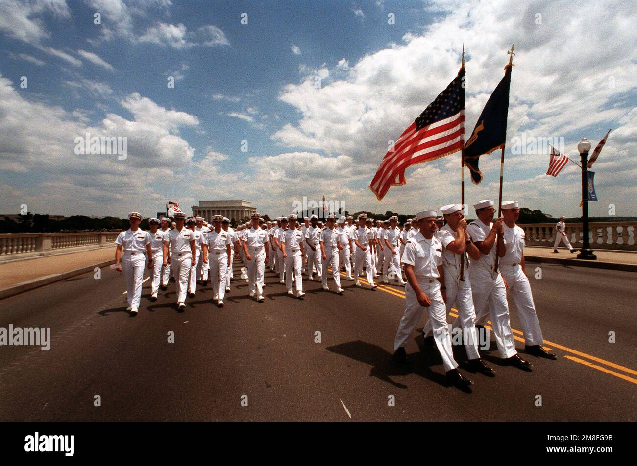 Kuwait national day parade hi-res stock photography and images - Alamy