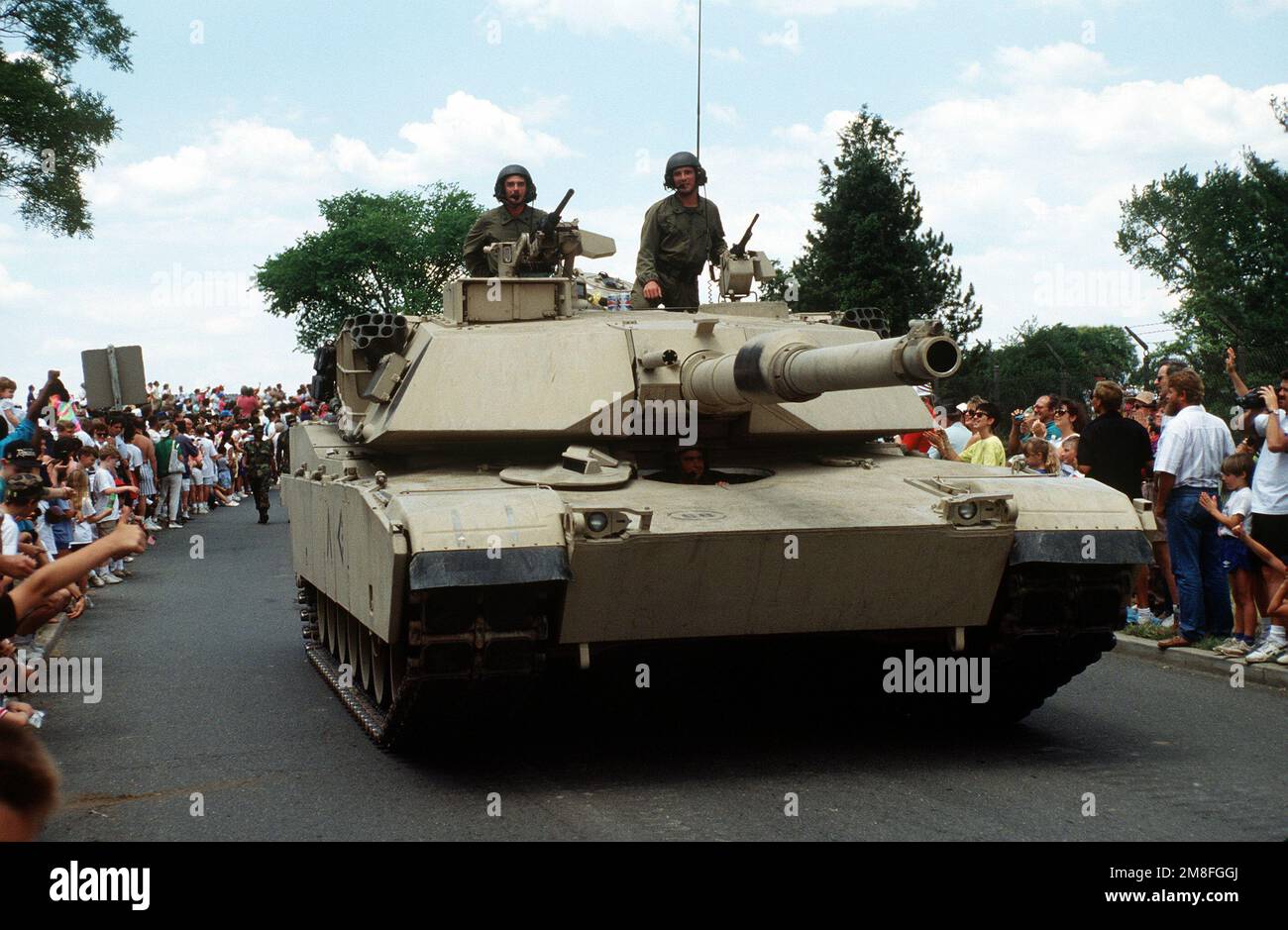 Abrams tank desert storm hi-res stock photography and images - Alamy