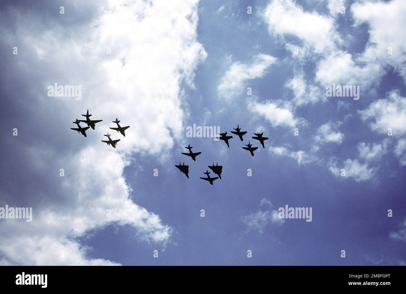Aerial flyover from left right hi-res stock photography and images - Alamy