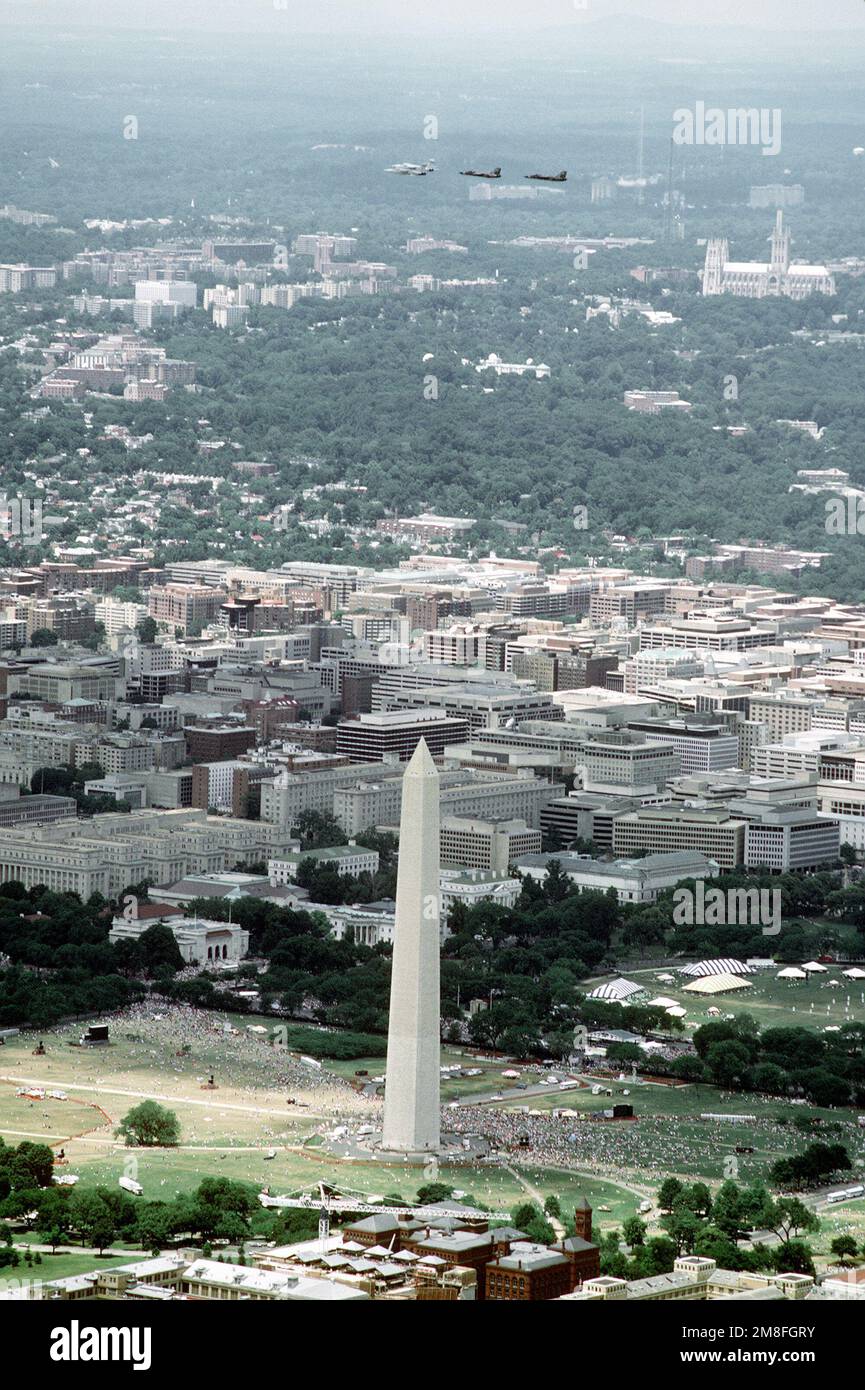 Spectators spread out over the Mall surrounding the Washington Monument ...