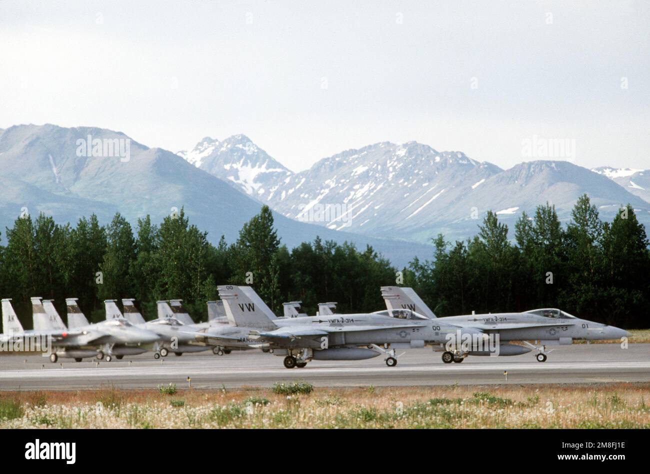 F/A-18A Hornet fighter attack aircraft from Marine Fighter Attack ...