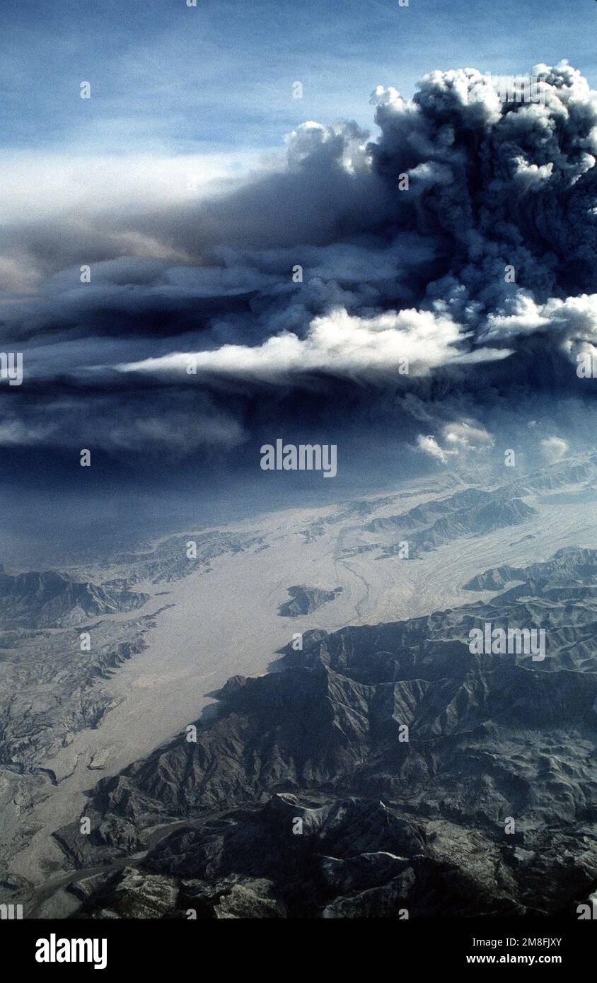 Volcanic ash fills the sky around Mount Pinatubo during its eruption ...