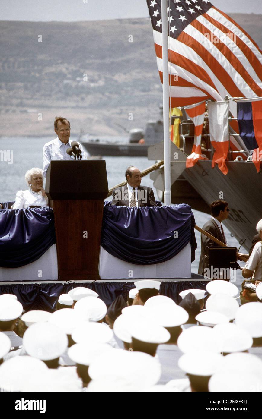 President George Bush addresses military personnel at the naval station ...