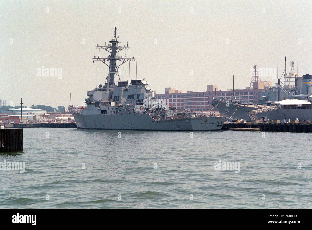A port quarter view of the guided missile destroyer ARLEIGH BURKE (DDG ...
