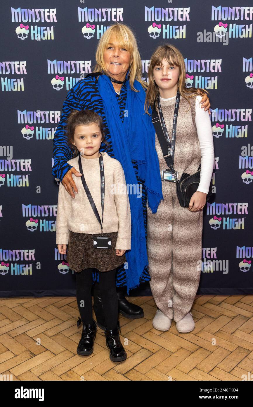 London, UK. 13th Jan, 2023. Linda Robson with granddaughters Betsy ...