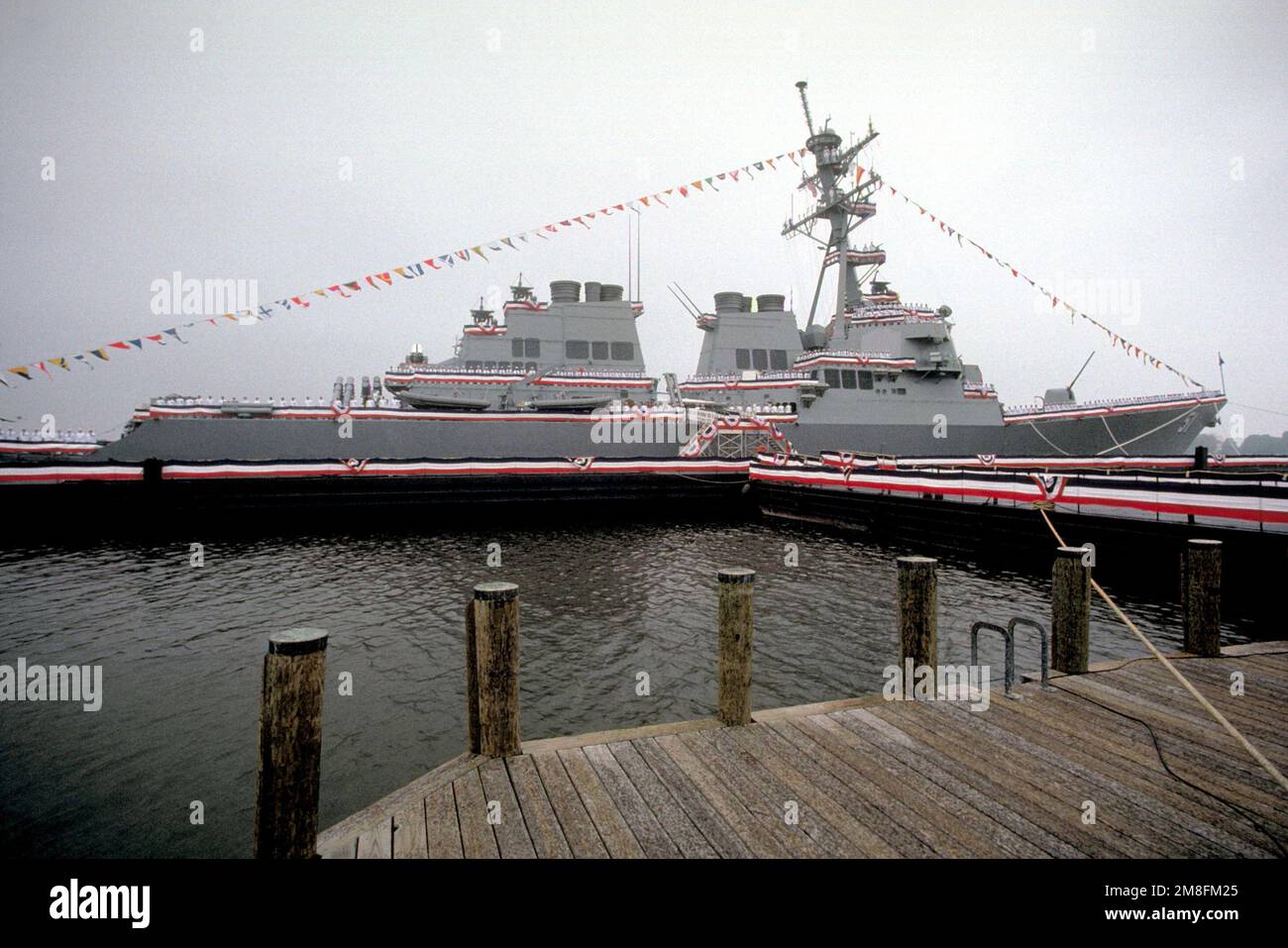 Ships bunting hi-res stock photography and images - Alamy