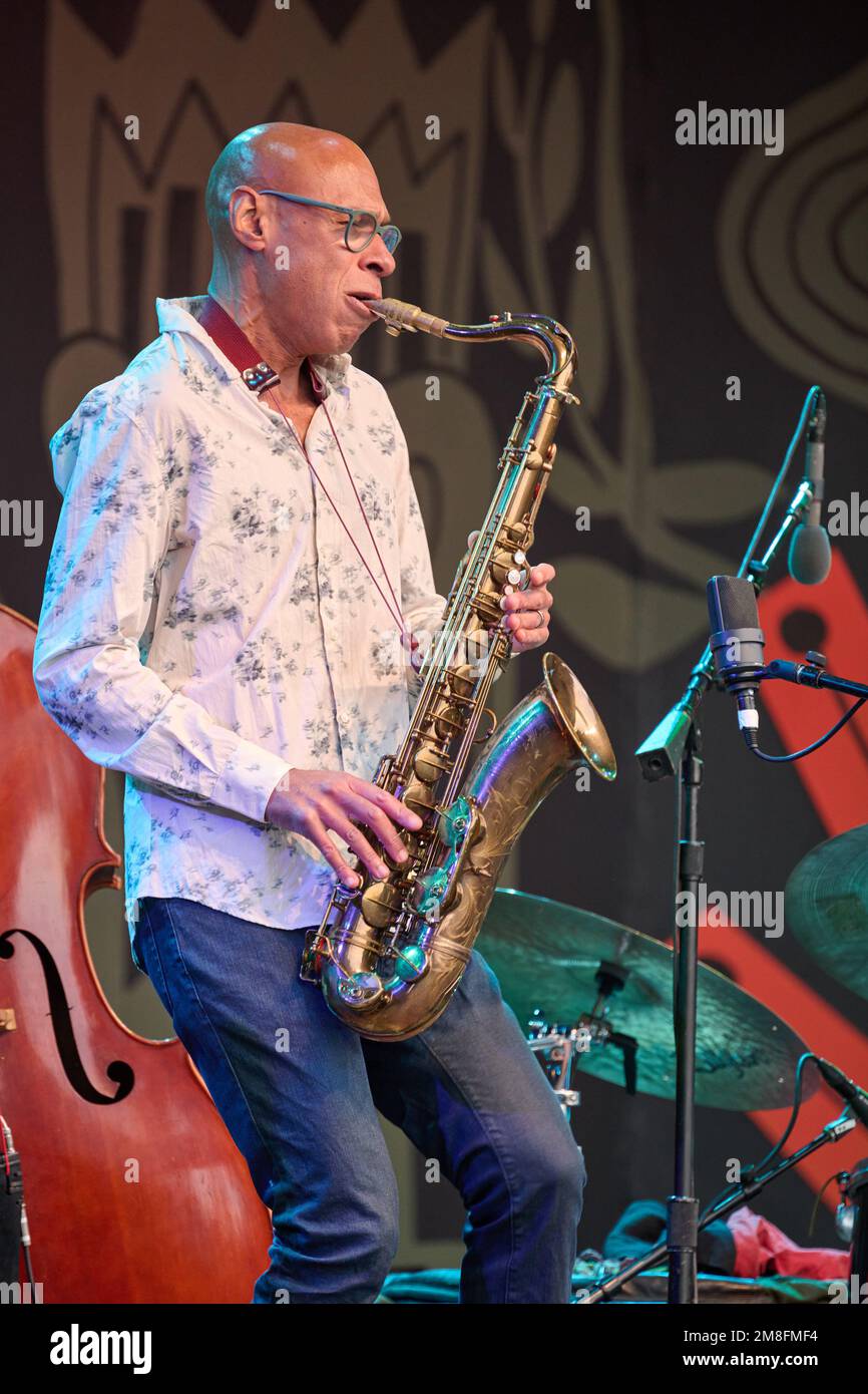 Joshua redman hi-res stock photography and images - Alamy