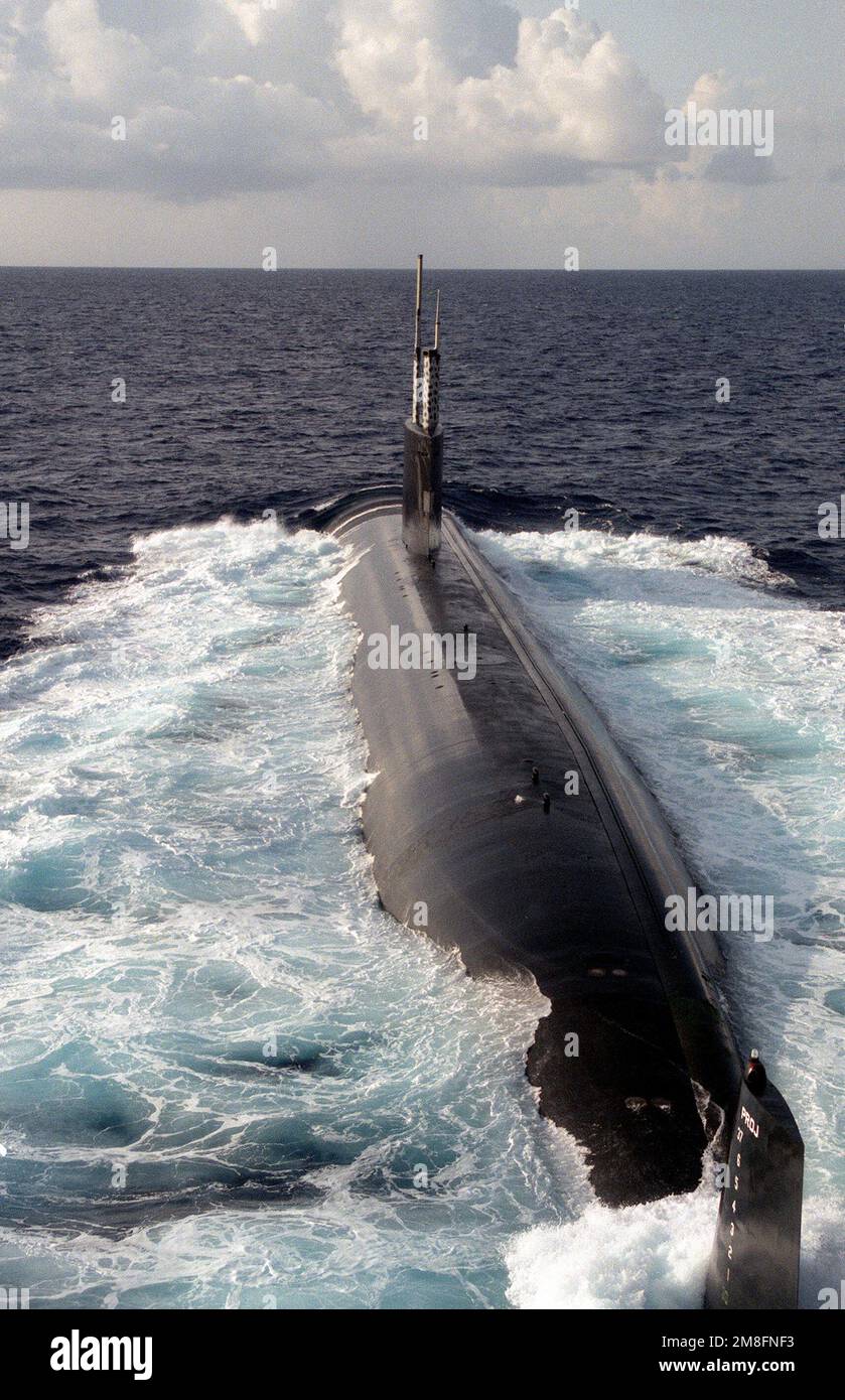 A port quarter view of the nuclear-powered attack submarine USS ...