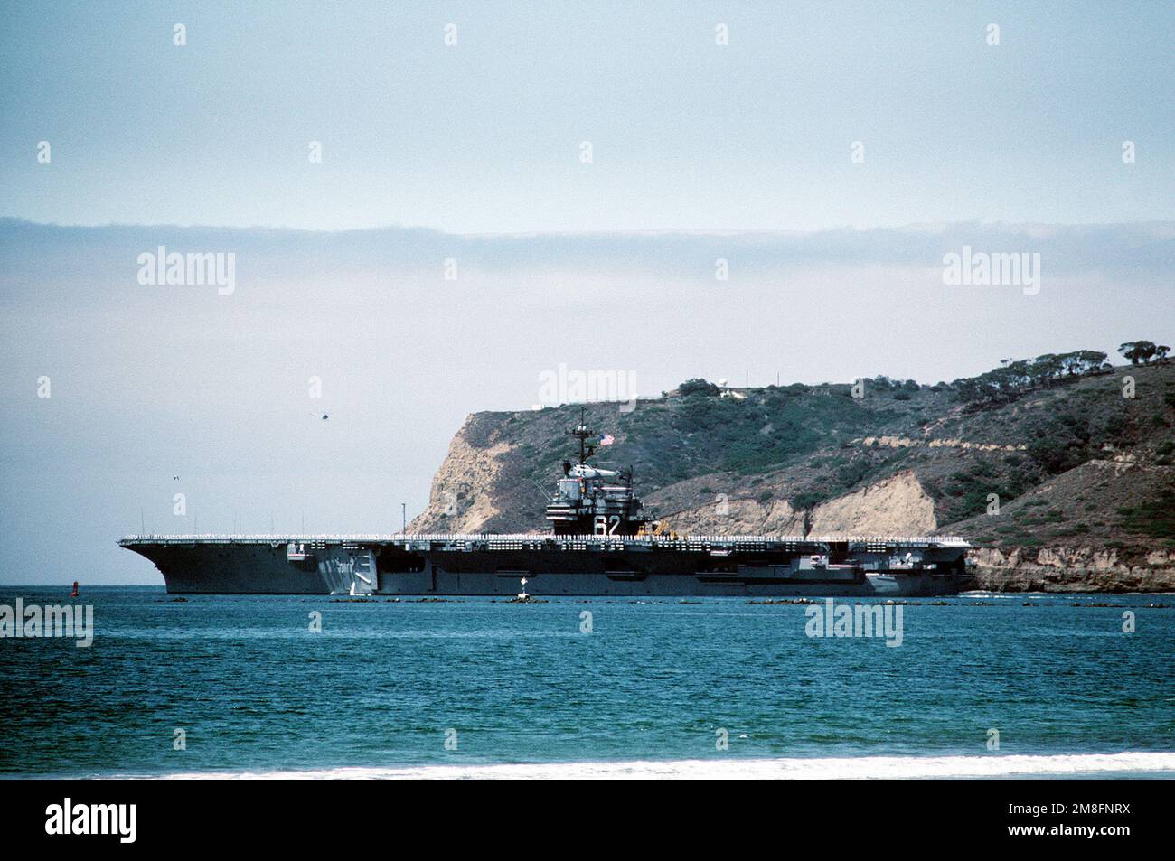 The aircraft carrier USS INDEPENDENCE (CV 62) passes Point Loma as it ...