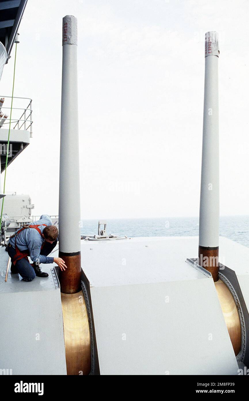 Grease gun operation hi-res stock photography and images - Alamy