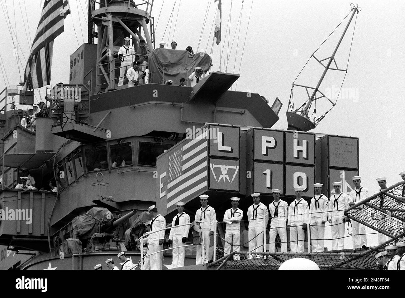 Crew amphibious assault ship Black and White Stock Photos & Images - Alamy