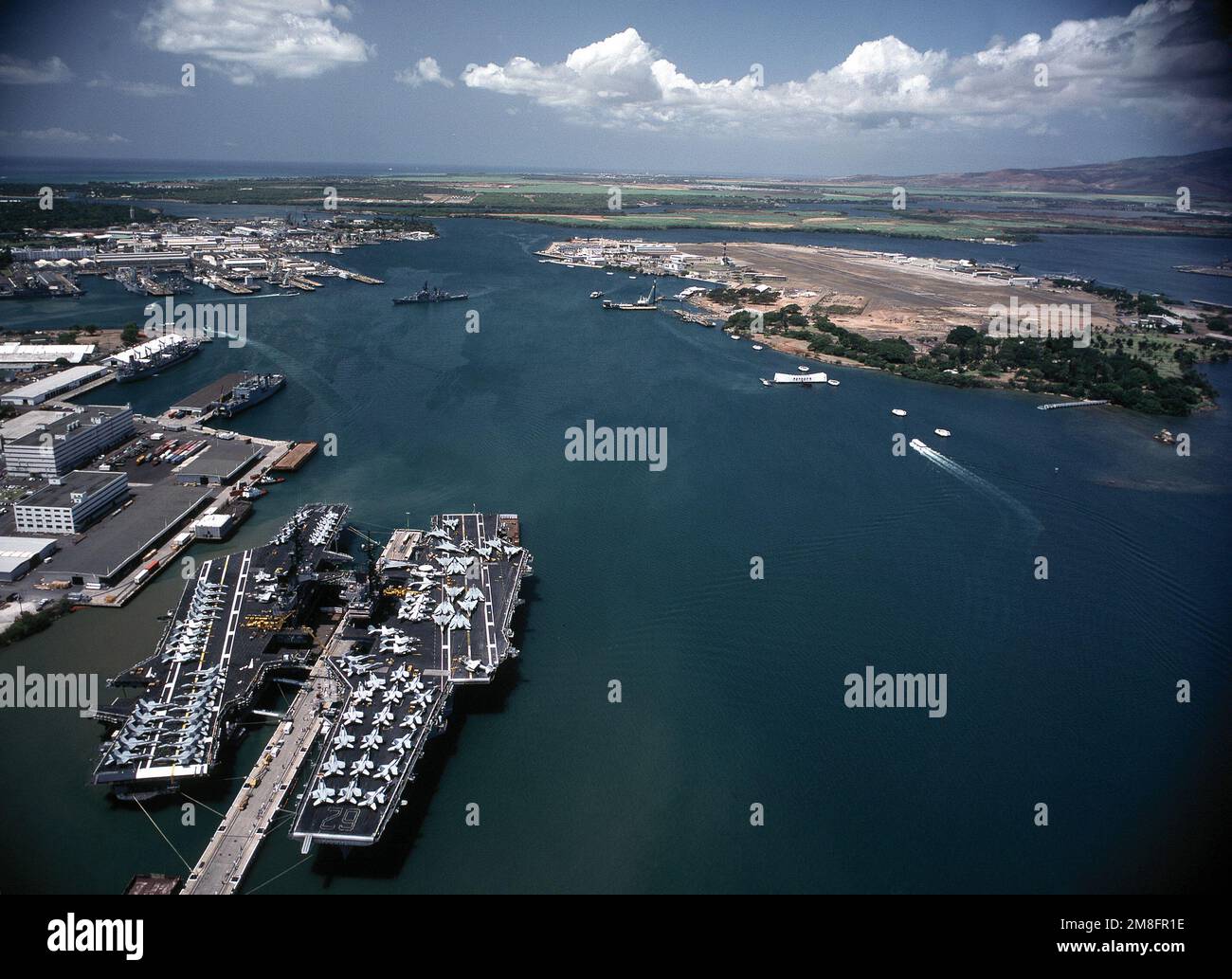 The aircraft carriers USS MIDWAY (CV-41), left, and USS INDEPENDENCE ...