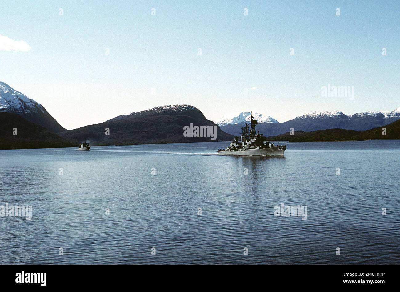 The guided missile destroyer USS DAHLGREN (DDG 43) proceeds through the ...