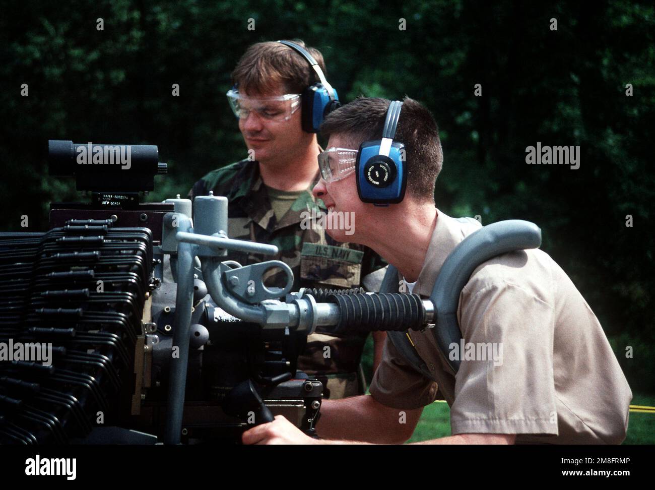 Gun crane hi-res stock photography and images - Alamy