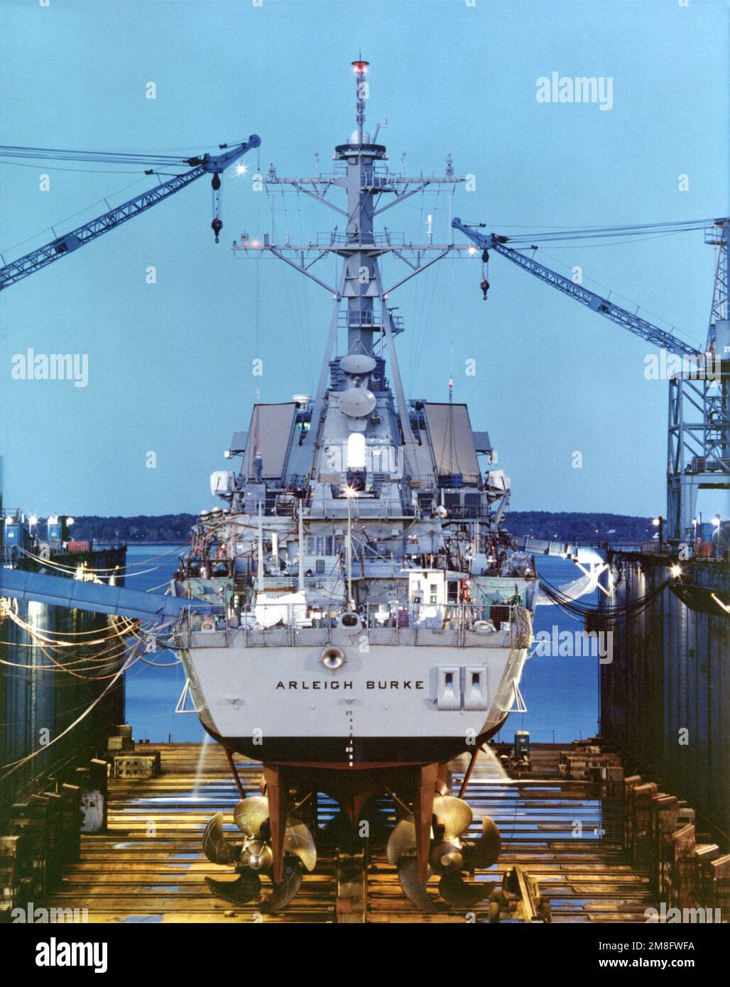 A stern view of the guided missile destroyer USS ARLEIGH BURKE (DDG-51 ...
