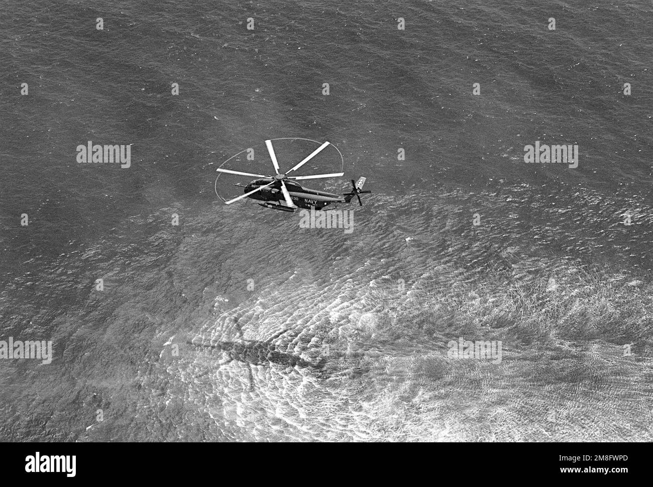 A Helicopter Mine Countermeasurers Squadron 14 (HM-14) RH-53D Sea ...