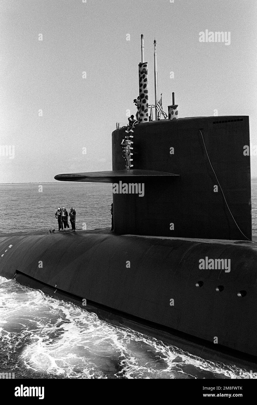 Country singer Lee Greenwood visits the nuclear-powered ballistic ...