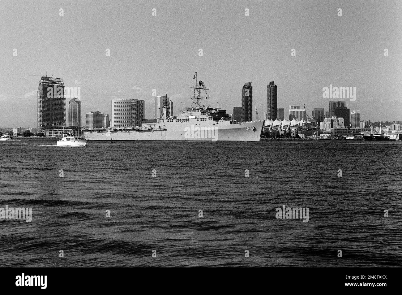With its crew manning the rails, the amphibious transport dock USS ...