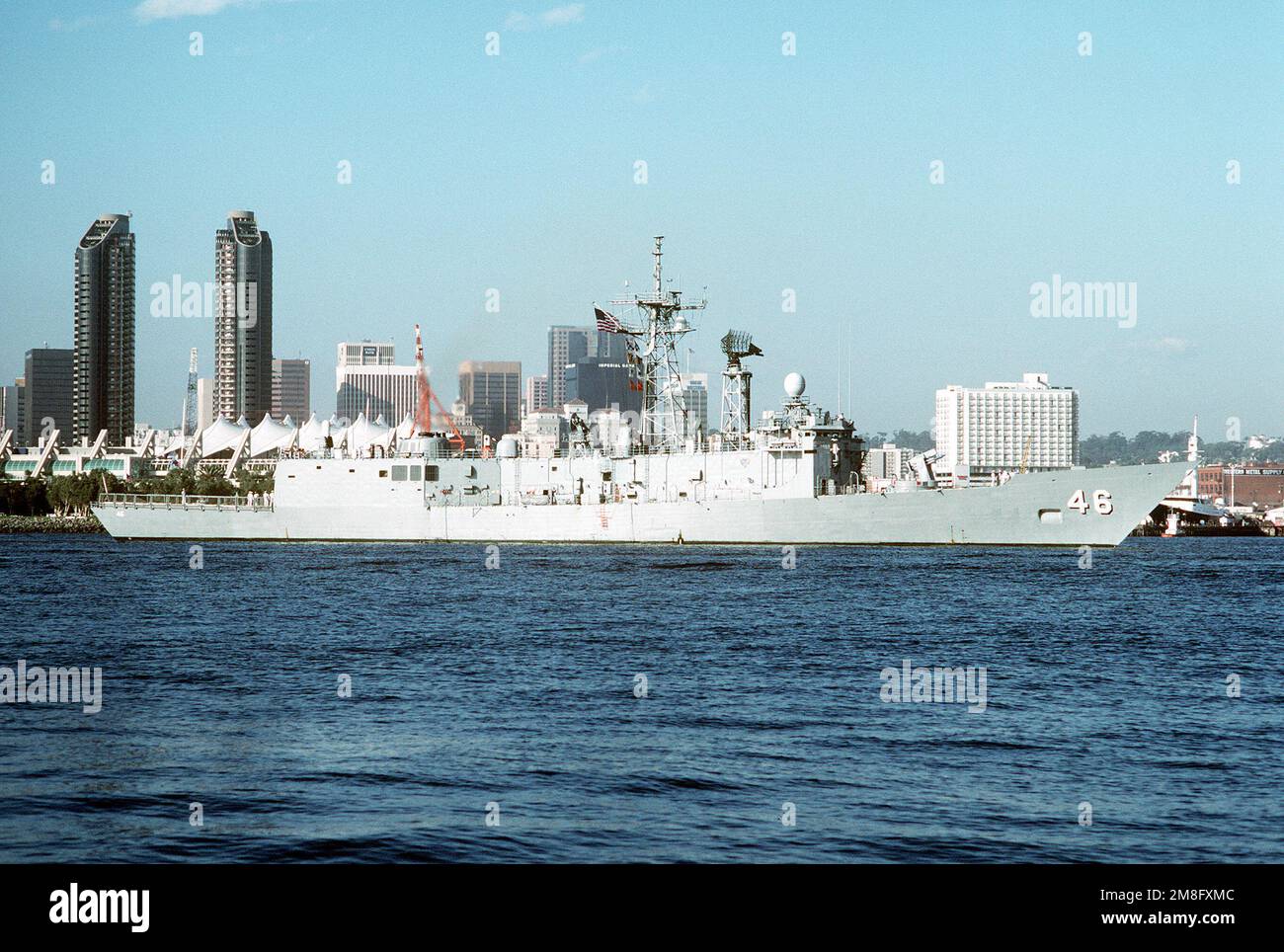A starboard beam view of the guided missile frigate USS RENTZ (FFG-46 ...