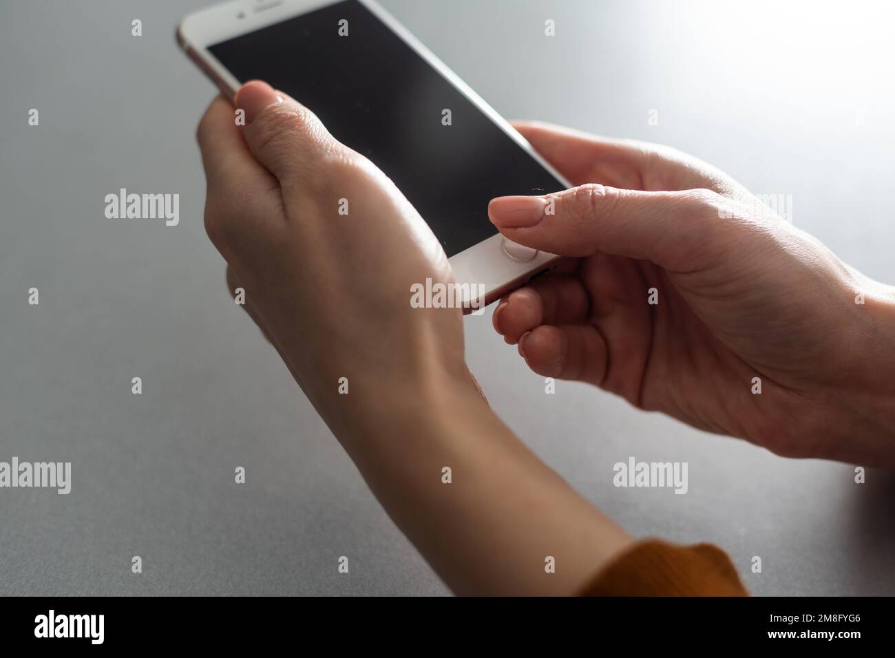 Tapping buttons hi-res stock photography and images - Alamy