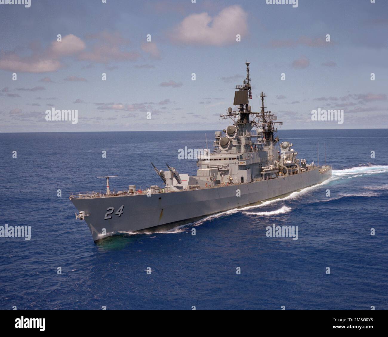 A port bow view of the guided missile cruiser USS REEVES (CG-24 ...