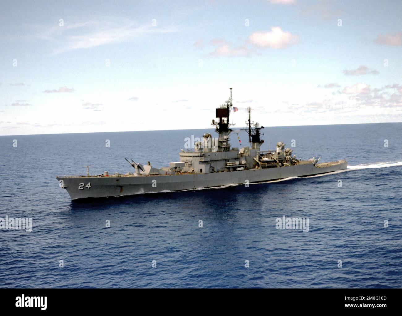 A port bow view of the guided missile cruiser USS REEVES (CG-24 ...